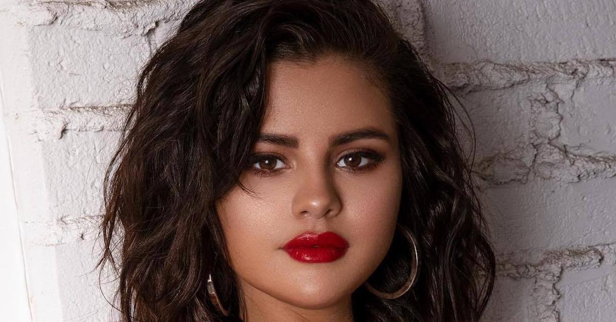 Мандариновые ногти — летний тренд в маникюре от Селены Гомес | WMJ.ru