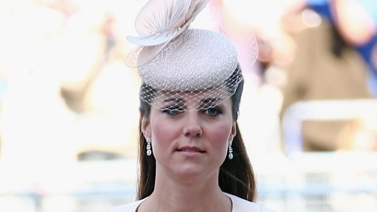 Герцогиня Кэтрин на службе в честь коронации Елизаветы II | WMJ.ru