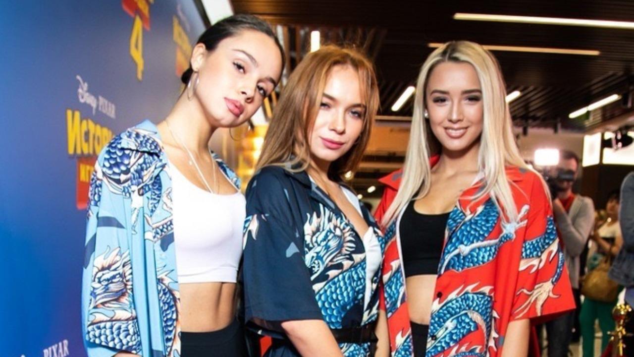 Белые рубашки, платья и юбки с «голыми» вставками и жаркие танцы: смотрим кадры из первого клипа ...