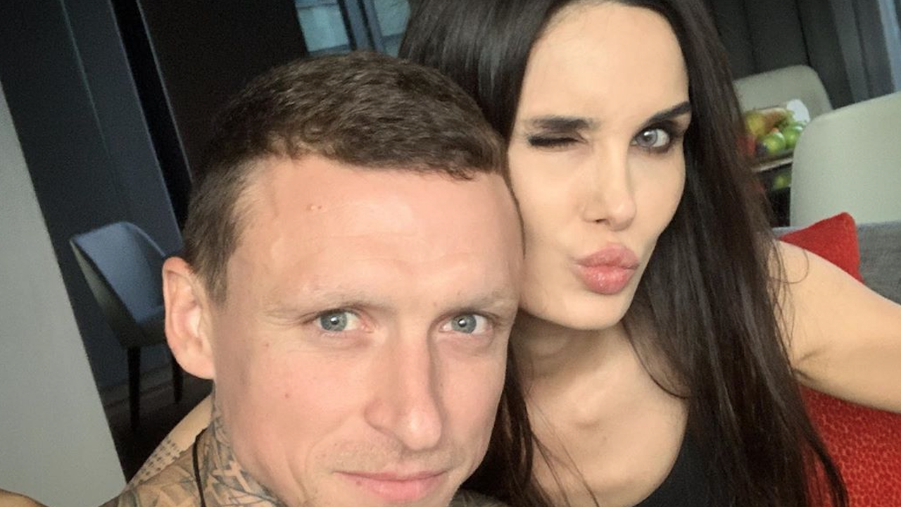 «Семья воссоединилась»: супруга Павла Мамаева показала его селфи с детьми | WMJ.ru